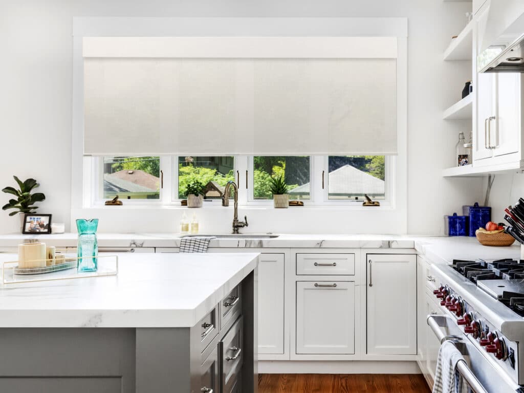 The 4 Best Kitchen Window Treatment Ideas for 2022 | Norman USA